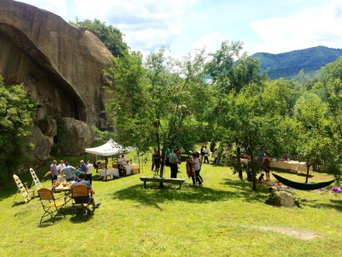 Idei de ecoturism în România –brunch la sud de Carpați, în curțile ...